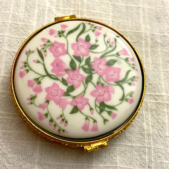 Vintage | Other | Vintage 8s Floral Porcelain Compact Mirrors With ...